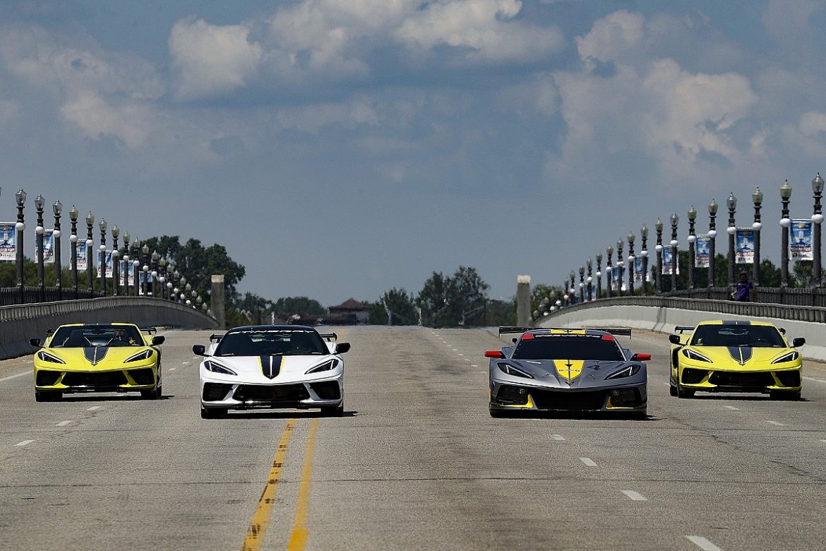 [PICS] Chevrolet Unveils 2022 Corvette C8R Special Edition Ahead of ...